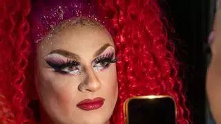 Czas na Show Drag Me Out Adelon kim jest Makijaż peruki Adele TVN