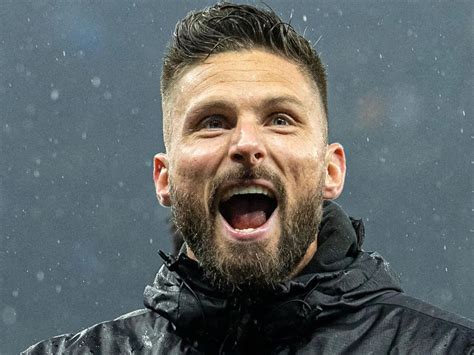 Ils Ont Cloné Olivier Giroud Avec Les Cheveux De Didier Raoult