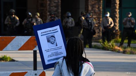 Manifestation à Los Angeles Après La Mort Dun Homme Noir Tué Par La