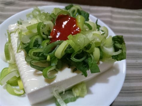 桃屋キムチの素とお豆腐、ネギでキムチ冷奴。夏を乗り切る定番です！！！ コシタツcom