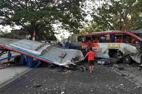 Fakta Fakta Laka Lantas Bus Eka Vs Sugeng Rahayu Di Geneng Ngawi
