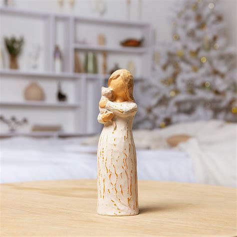 Купити Статуетка декоративна дівчина з котеням Dh St 09 Color ціна 396