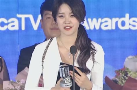 사는이야기 스트리머 릴파 실물 얼굴 트위치 릴카 나이 Bj 본명 아이돌 그룹 전생 빨간약
