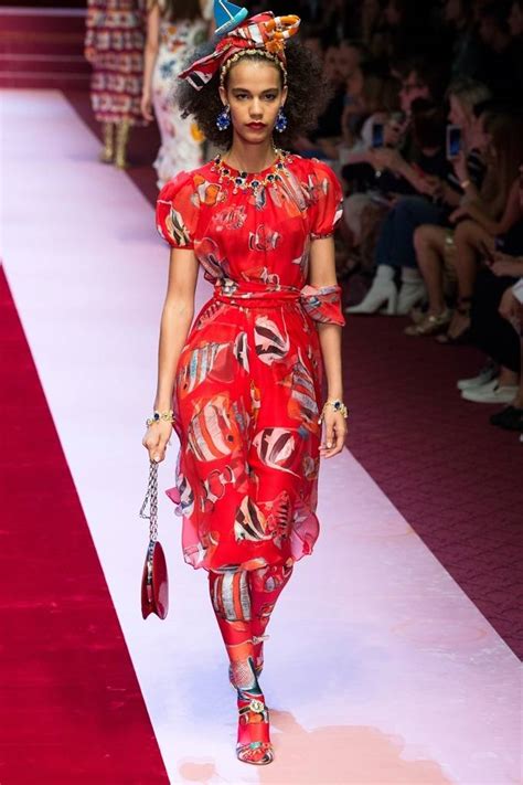 패션엔 2018 봄여름 플로럴의 뉴페이스 트로피컬 프린트 인기 예고