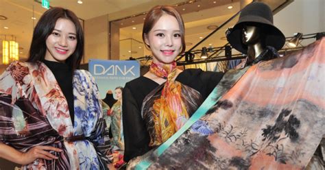 포토 당크 가을 스카프 연출