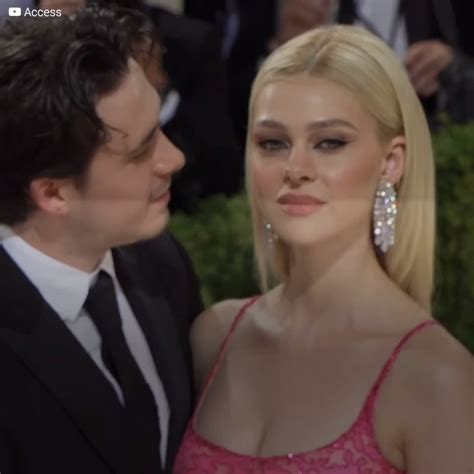 היריבות בין ויקטוריה בקהאם וניקולה פלץ משפחת בקהאם עוברת בימים אלה משבר רציני הנישואים בין