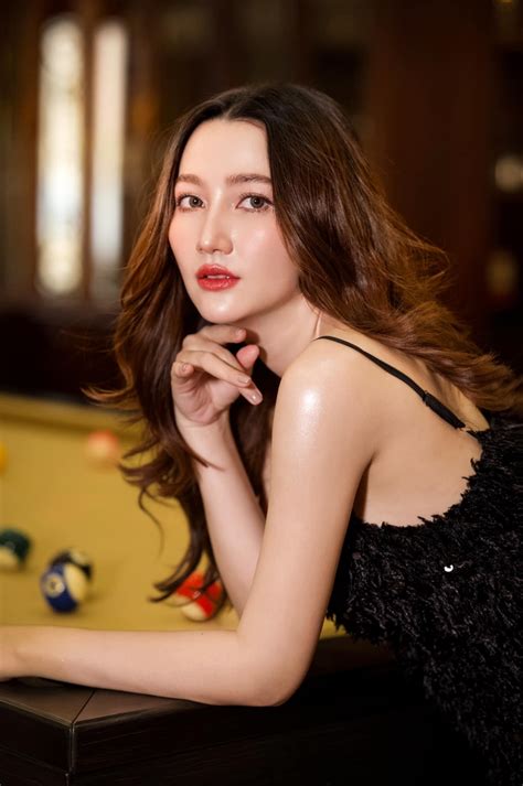 តុបតែងឈុតមួយនេះ ហ៊ិន ច័ន្ទនីរ័ត្ន បង្ហាញភាពស្រស់ស្អាត ហ្វេនៗសរសើរ គ្រប់គ្នា Khmerload