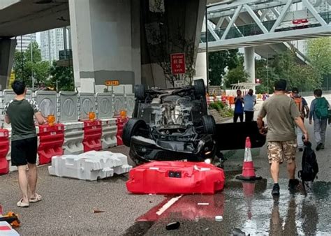 葵涌私家車避狗失事反肚 司機手腳傷送院｜即時新聞｜港澳｜oncc東網