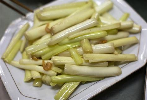 農村里常見的一種野生蔬菜，除了食用，還能編草帽，也可以藥用！ 每日頭條