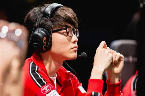 台湾网友热议lol最佳五人组！uzi只因没有s冠军而引起争议！
