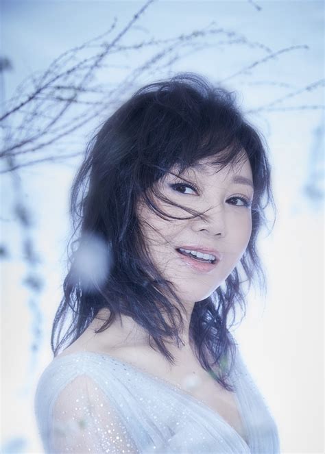 闫妮亮相腾讯娱乐年度盛典 斩获“年度电视剧女演员” 眼界，放眼世界
