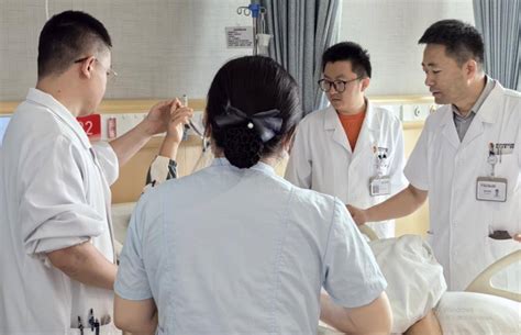 女子突发失语确诊心梗合并脑梗多学科协作心脑同治救回一命 李女士 救治 医生