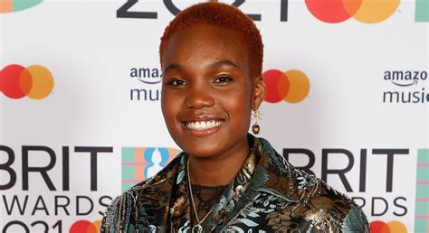Arlo Parks Performs Hope As She Wins Breakthrough Artist At Brit