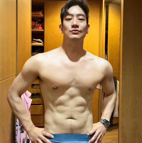 หมอโอ๊ค สมิทธิ์ คุณพ่อลูกสองสุดหล่อ กับเคล็ดลับฟิตหุ่นเฟิร์ม