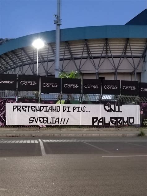 Palermo striscione CNI al Barbera Pretendiamo di più sveglia