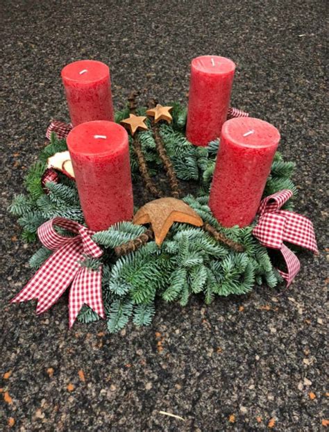 Adventskranz Mit Roten Kerzen Adventskranz Rote Kerzen Weihnachten