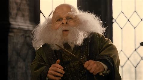 Harry Potter Warwick Davis Reprises His Role As Professor Flitwick
