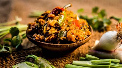 Chicken Curry গরম ভাতে মাংস আর বেগুনি নয় বেগুন দিয়েই বানিয়ে নিন