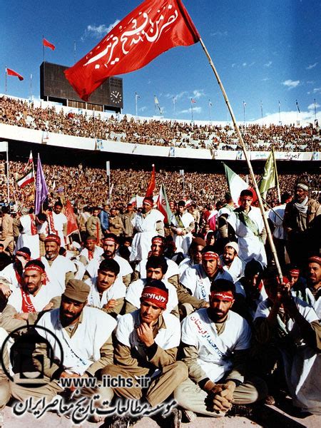 «اعزام رزمندگان به جبهه‌ها، در دوران دفاع مقدس در آیینه تصاویر اسلايد تصاوير عکس شماره 1