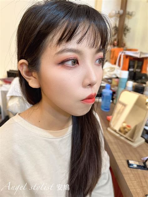 「彩妝教學」 俗話說：「女為悅己者容。」 但安鳩認為應該是：「女為己悅而容。」 認同嗎？！☺️ 今天的學員是一位工程師，她說：凡事交給專業就對
