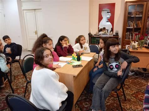 Կարդում ենք Չարենց Մարինե Ամիրջանյան