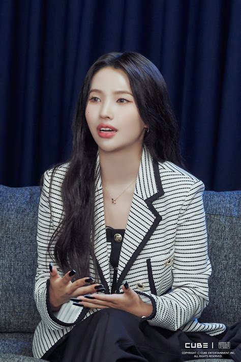 Jsyglobal On Twitter I Feel Special Behind Pictures 🩷 Soyeon 소연