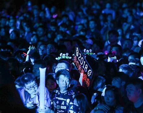 Yy粉丝嘉年华火到造成沈阳交通堵塞，说好的人气惨淡呢？ 主播