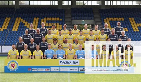 Eintracht Braunschweig 2bl Portraettermin 2023 2024 Mannschaftsfoto
