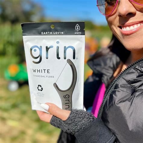 Grin Hilo Dental Con Infusión De Carbón Blanco 75 Unidades Hilo