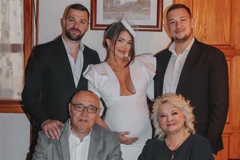 Uroš Živković Pokazao Porodičnu Fotografiju Do Sad Neviđenu Kurir