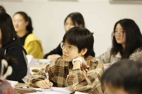 如何选择自己的朗诵稿件 中影人艺考表演学苑【官网】