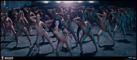 5 Celebrity Libras Who Have Gone Nude