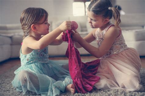 Foto Mira Este Es Mi Nuevo Y Hermoso Vestido Linda Niña Que Muestra