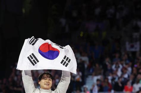 [뉴스플러스] 파리올림픽 오상욱 펜싱 종주국서 한국에 첫 金 안겼다 아주경제