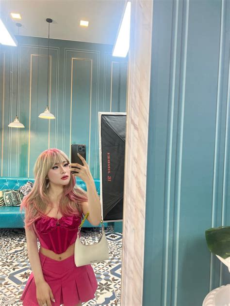 អ្នកលក់អនឡាញសិចស៊ី ចែកា