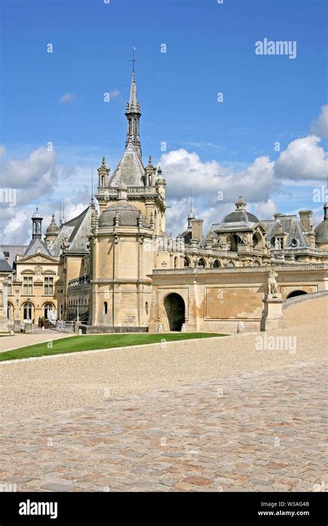 Chateau De Chantilly In Chantilly Hi Res Stock Photography And Images