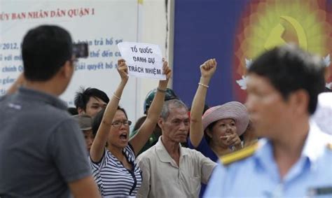Vietnam Stops Anti China Protests After Deadly Riots China Evacuates
