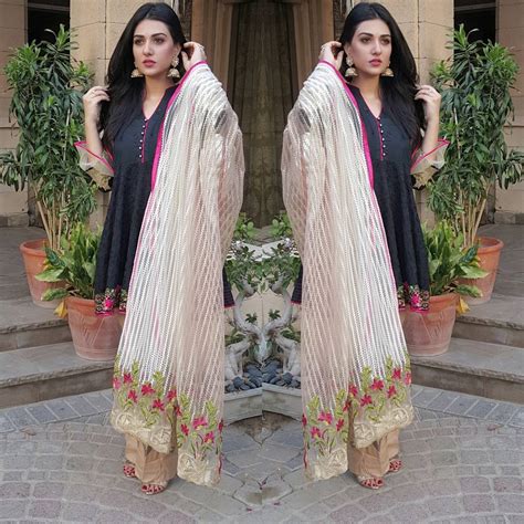 Sarah Khan S Feet I Piedi Di Sarah Khan Celebrities Feet