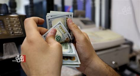 انخفاض طفيف بأسعار الدولار مقابل الدينار في بغداد و اربيل هذا اليوم