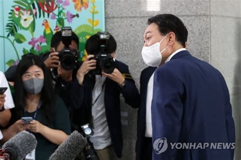 대통령실 정무 1·2비서관 사퇴개편 관련 지위고하 막론 예외없어 한국경제