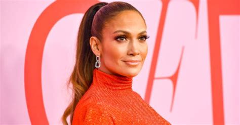 Jennifer Lopez Sale De Compras Con Este Vestido A Uno De Los Templos