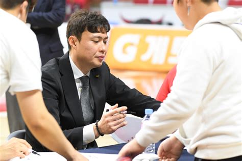 Kt 내부 승격 선택 송영진 신임 감독 선임