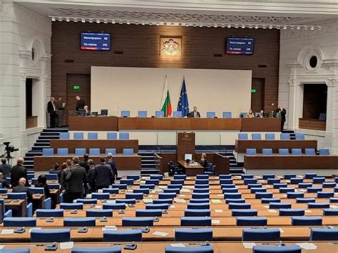 За депутатите днес е петък