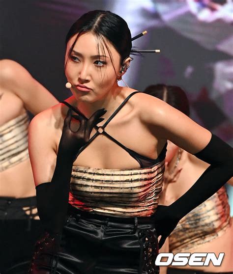 화사 귀여운 표정 연기 [사진]