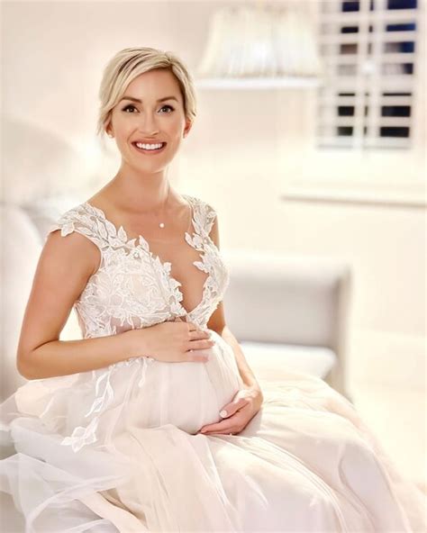Premium Photo Soon To Be Mom On Her Wedding Day