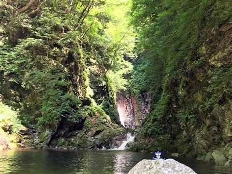 川遊びができる尾白川渓谷の千ヶ淵に行ってきました 旅行探検部 おすすめスポットを観光旅行しながら探検も楽しんでます
