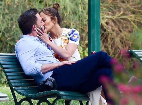 Jennifer Lopez And Ben Affleck Spotted Kissing In A Paris Park Photo