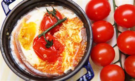 Яйцо кокот со слабосоленой семгой рецепт - Даша Малахова. Кулинарио