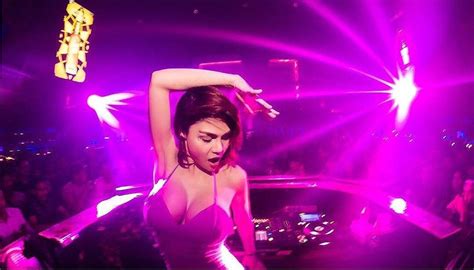 DJ Cewek Cakep Nan Seksi KASKUS