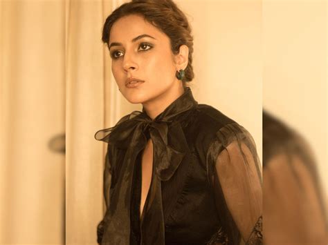 Sidharth Shukla Rumoured Girlfriend Shehnaaz Gill Royalty Show Cleavage